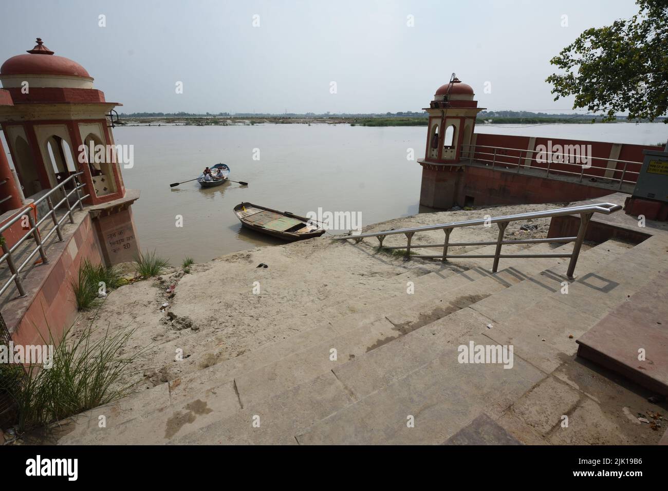 Guptar Ghat or Narayan Ghat along the Ganges. Civil Lines, Kanpur, Uttar Pradesh, India Stock ...