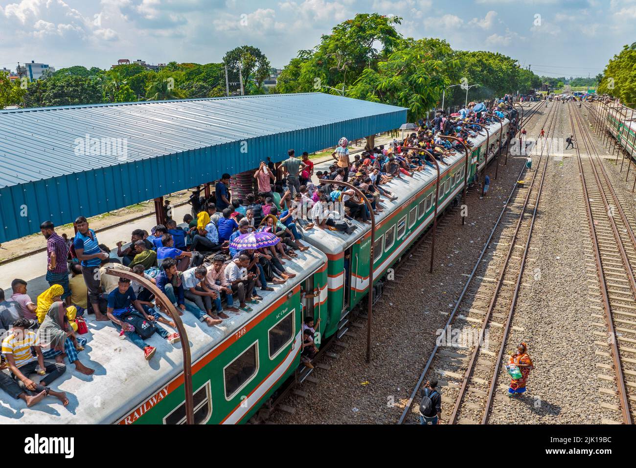 Overcrowded train in Bangladesh Stock Photo - Alamy