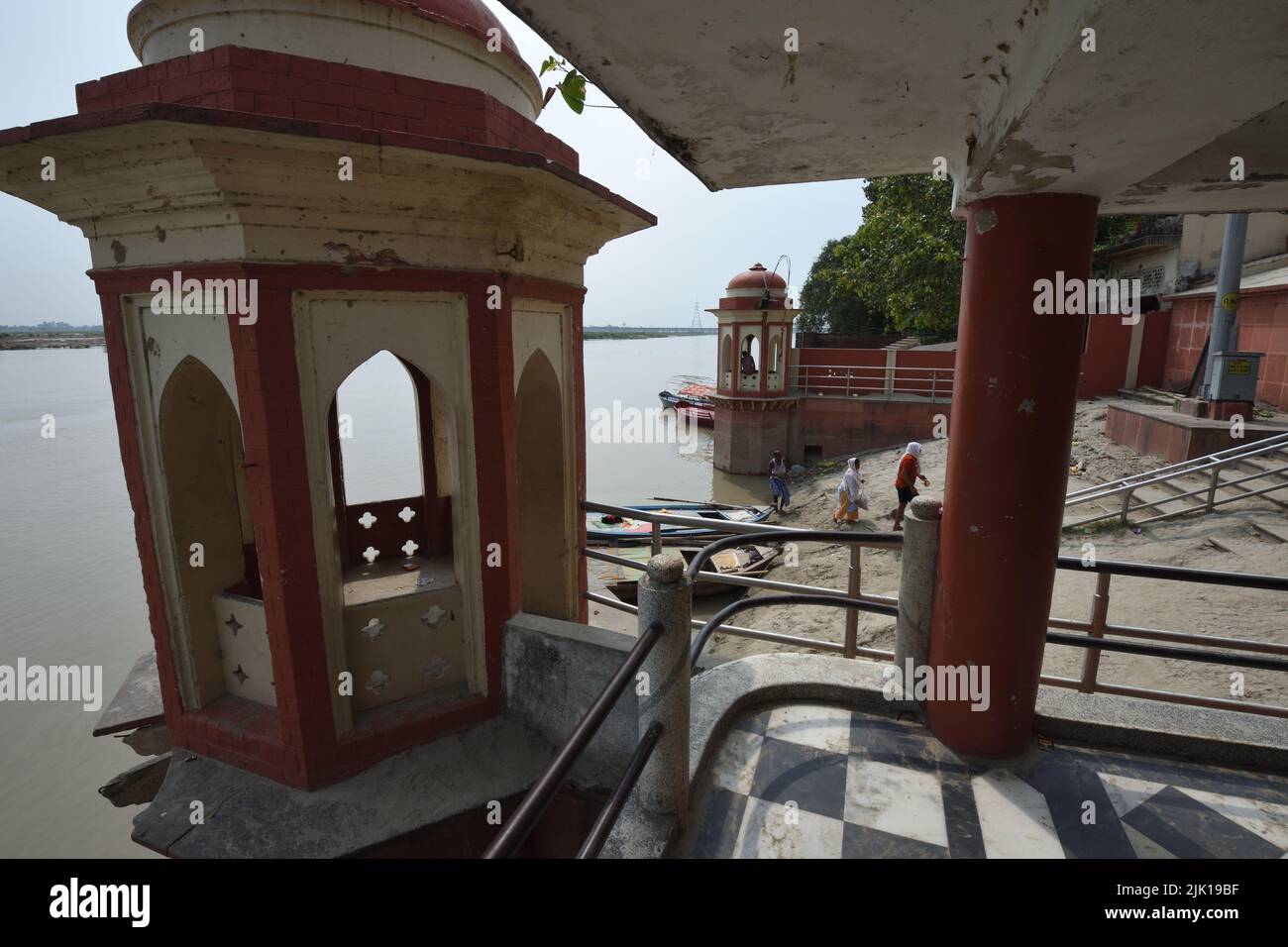 Guptar Ghat or Narayan Ghat along the Ganges. Civil Lines, Kanpur, Uttar Pradesh, India Stock ...