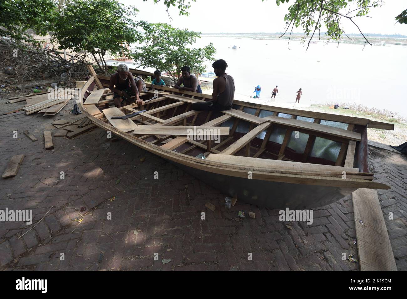 Desi boat making at the Guptar Ghat or Narayan Ghat area along the ...