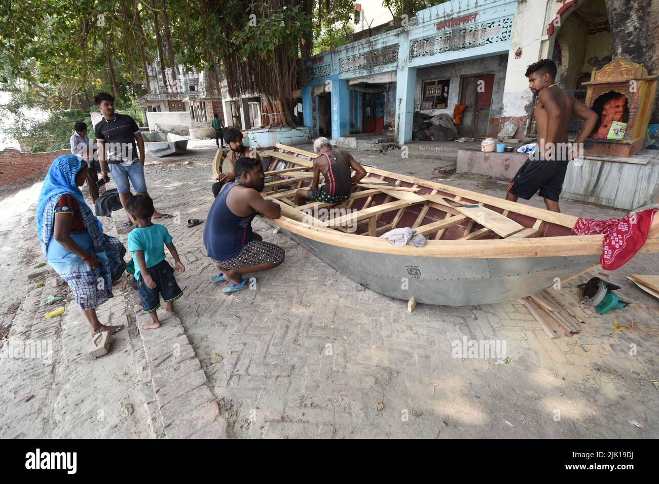 Desi boat making at the Guptar Ghat or Narayan Ghat area along the ...