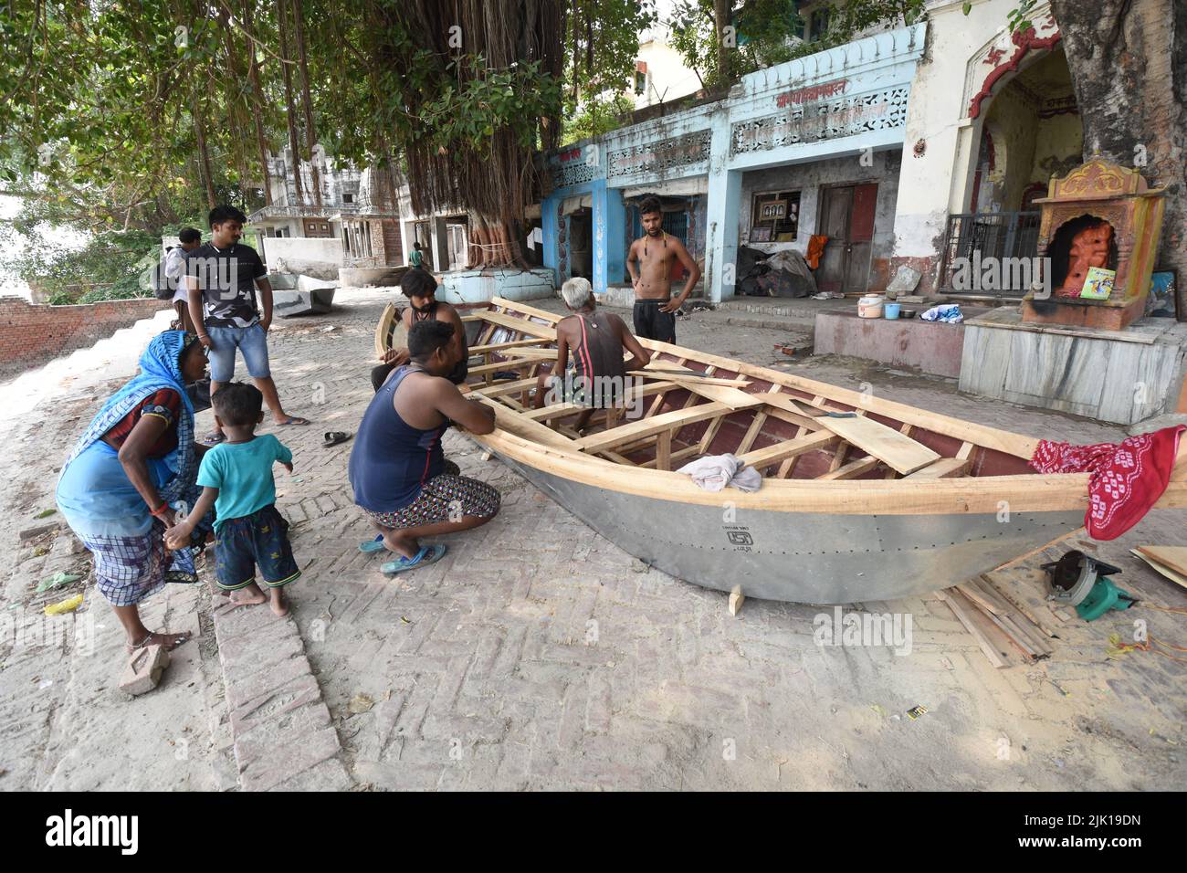 Desi boat making at the Guptar Ghat or Narayan Ghat area along the ...
