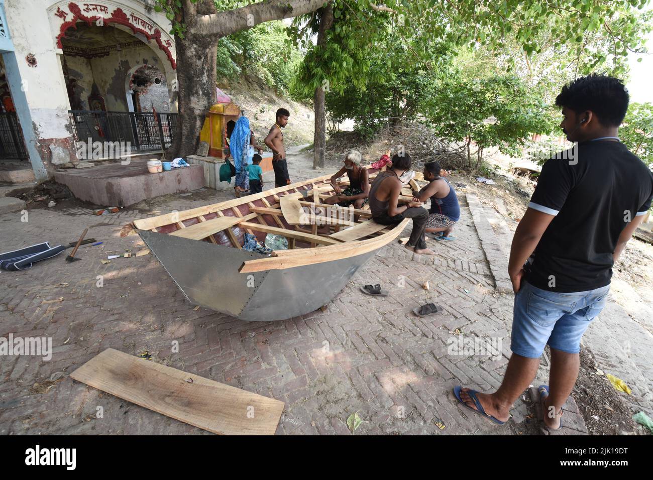 Desi boat making at the Guptar Ghat or Narayan Ghat area along the ...