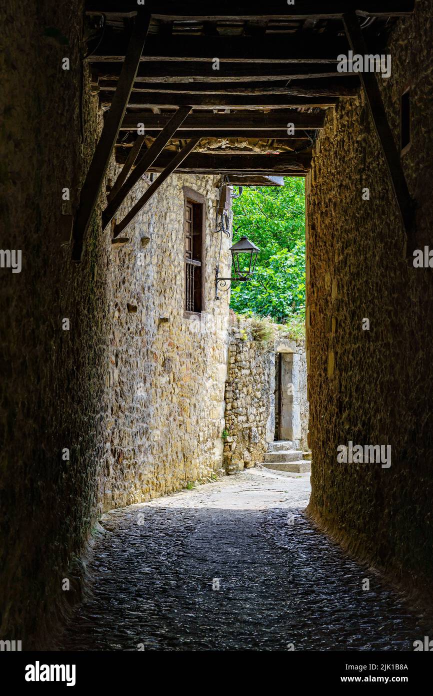 Dark passageway hi-res stock photography and images - Alamy