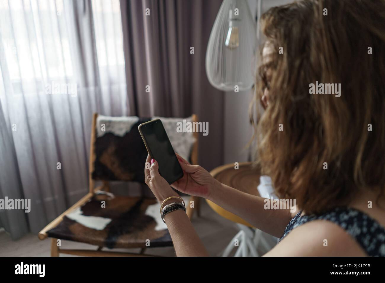 Hotel room girl from behind hi-res stock photography and images - Alamy