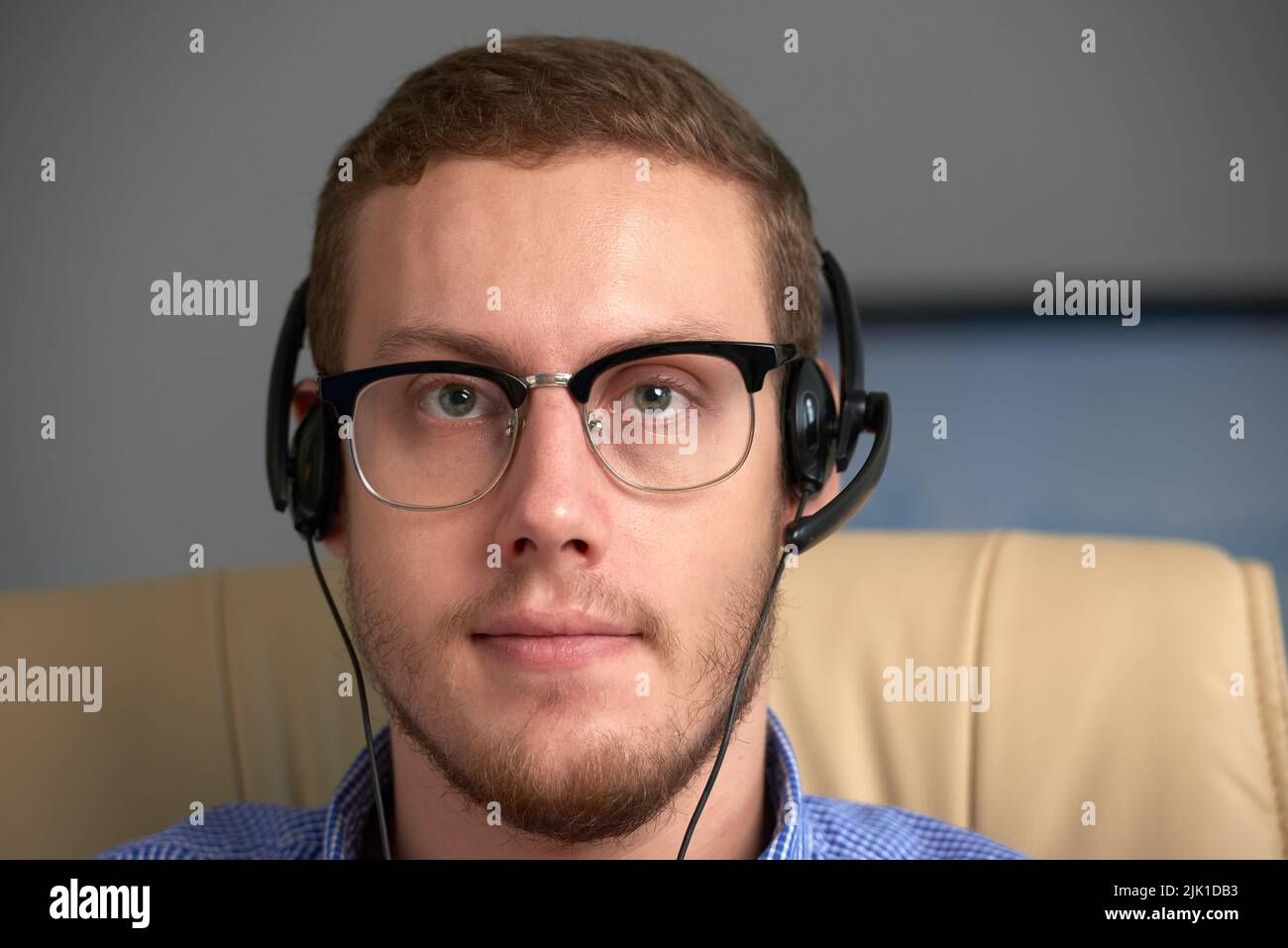 Entrepreneur headset hi-res stock photography and images - Alamy