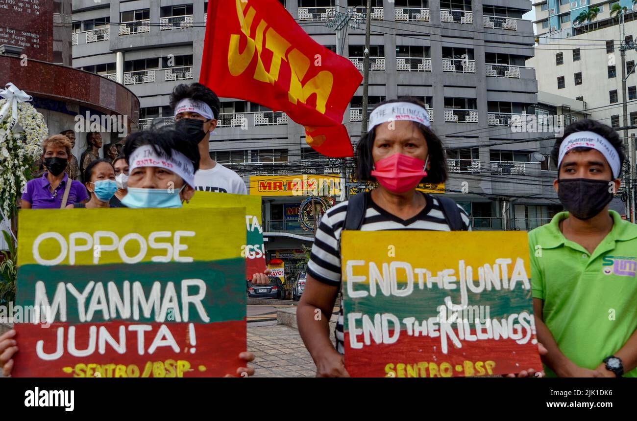 Members of various civil society and solidarity organizations belonging ...