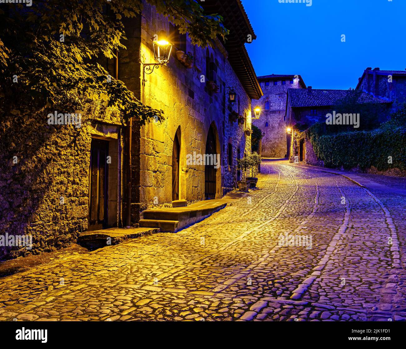 Old stone town street hi-res stock photography and images - Alamy