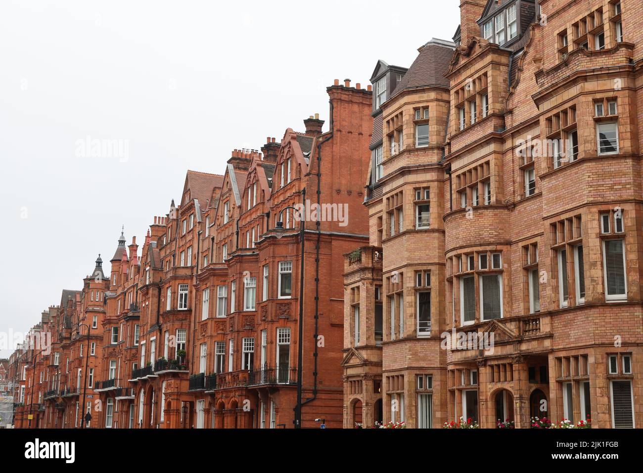 Typical buildings of the Chelsea district in London Stock Photo - Alamy