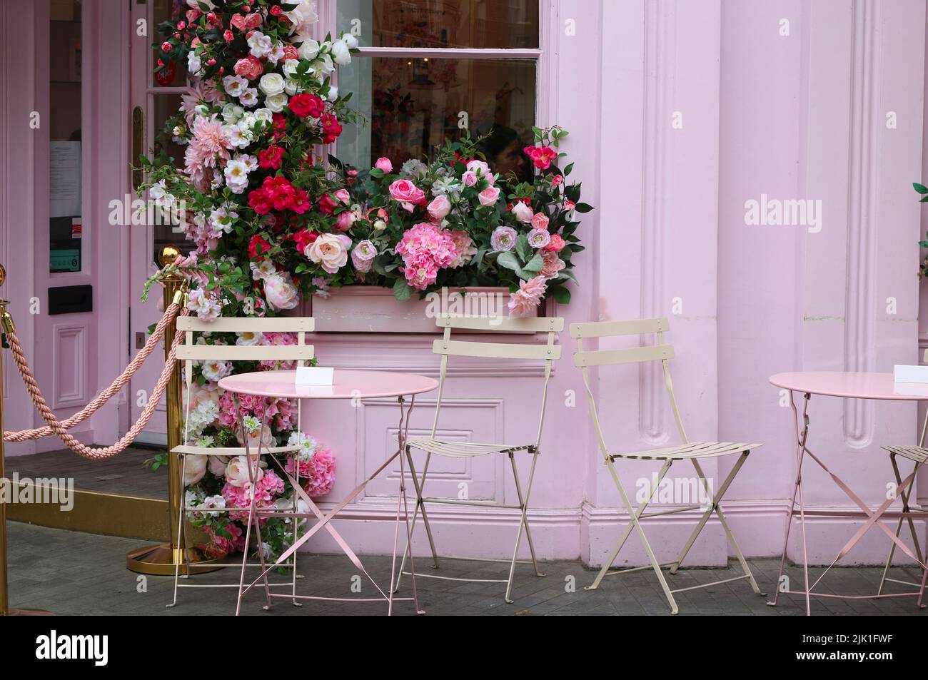 Flower corner in the city of London Stock Photo - Alamy