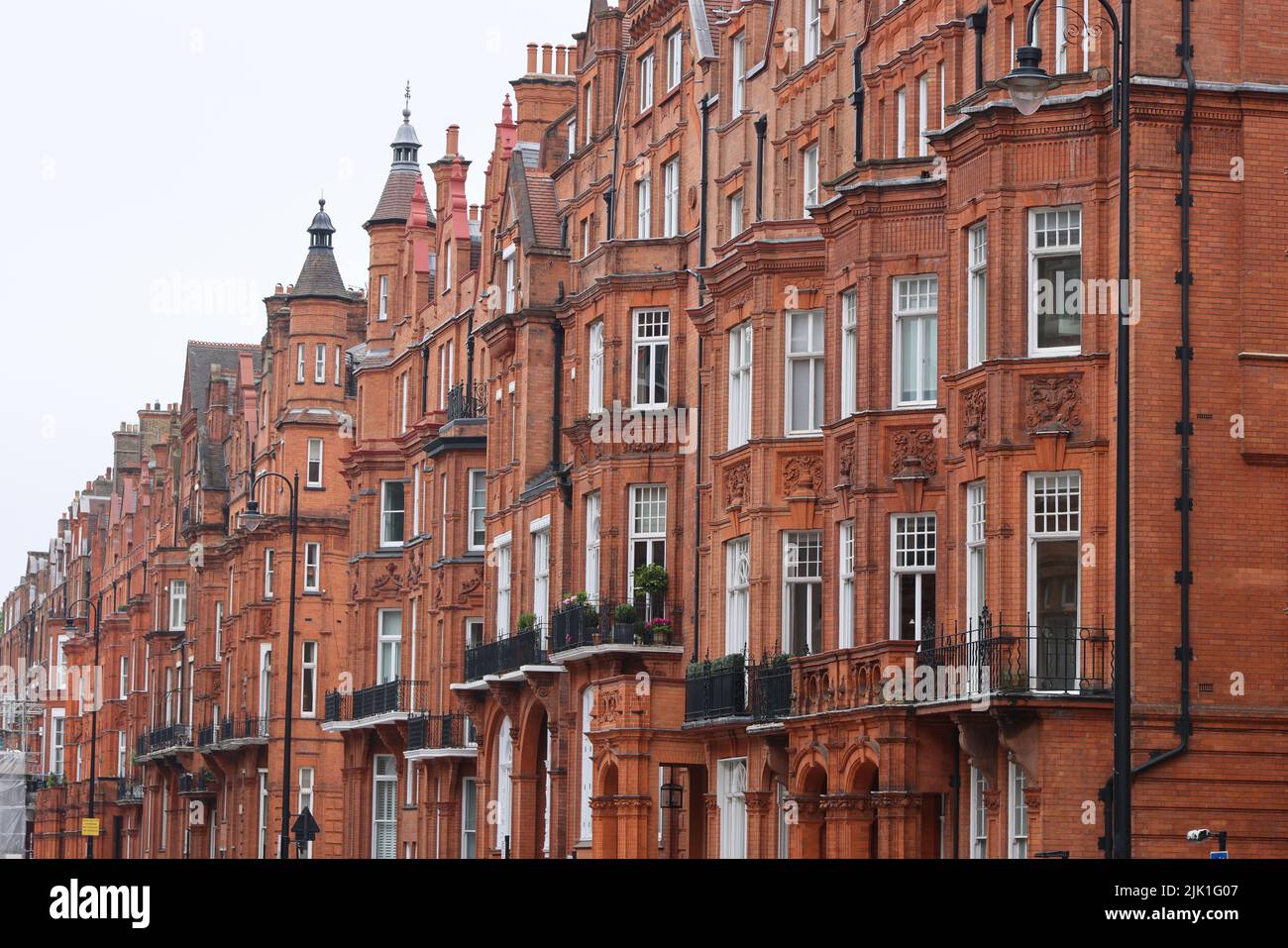 Typical buildings of the Chelsea district in London Stock Photo - Alamy