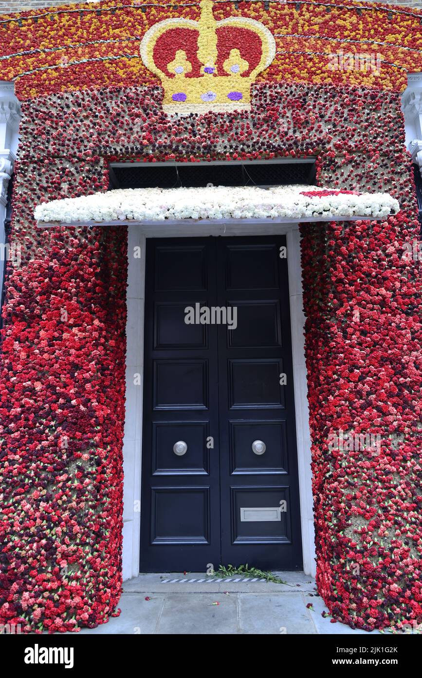 Decorations for Queen Elizabeth's Platinum Jubilee in London Stock ...