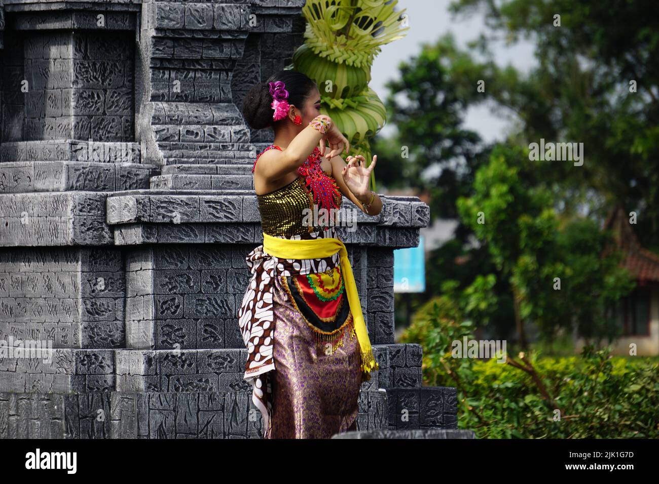 Tari gambang tayub hi-res stock photography and images - Alamy