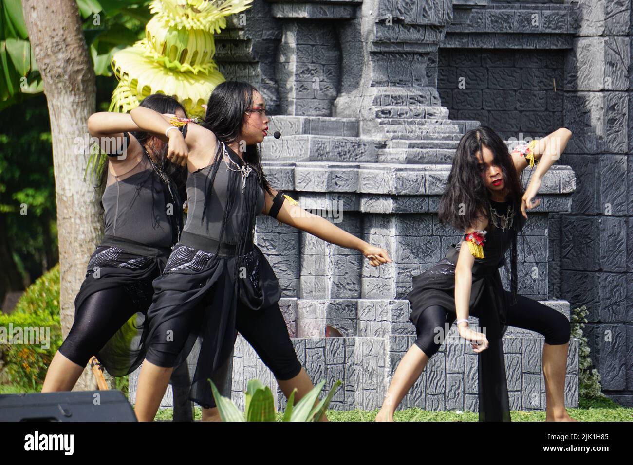 Isun dance hi-res stock photography and images - Alamy