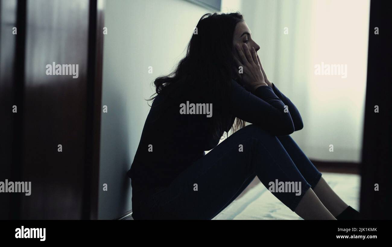 Girl shame silhouette hi-res stock photography and images - Alamy