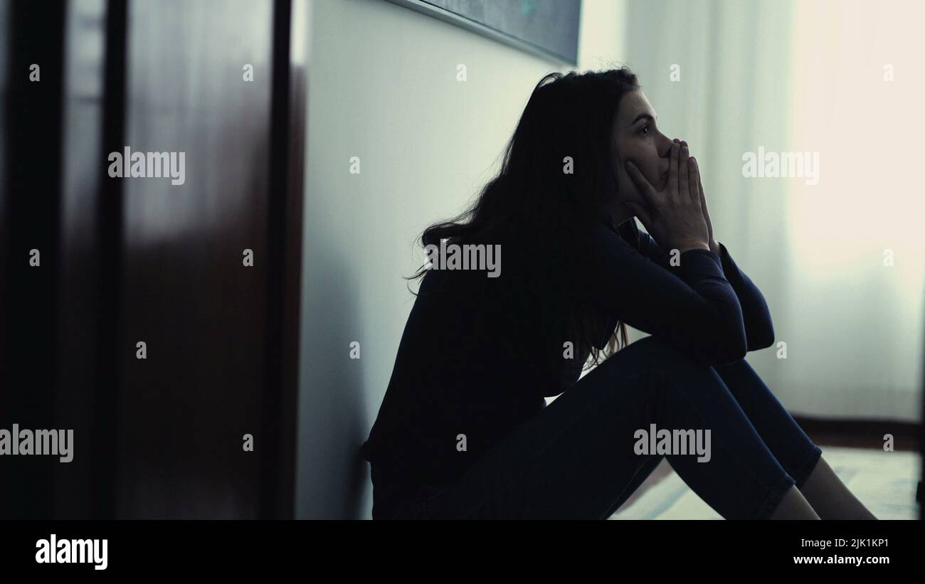 Girl shame silhouette hi-res stock photography and images - Alamy