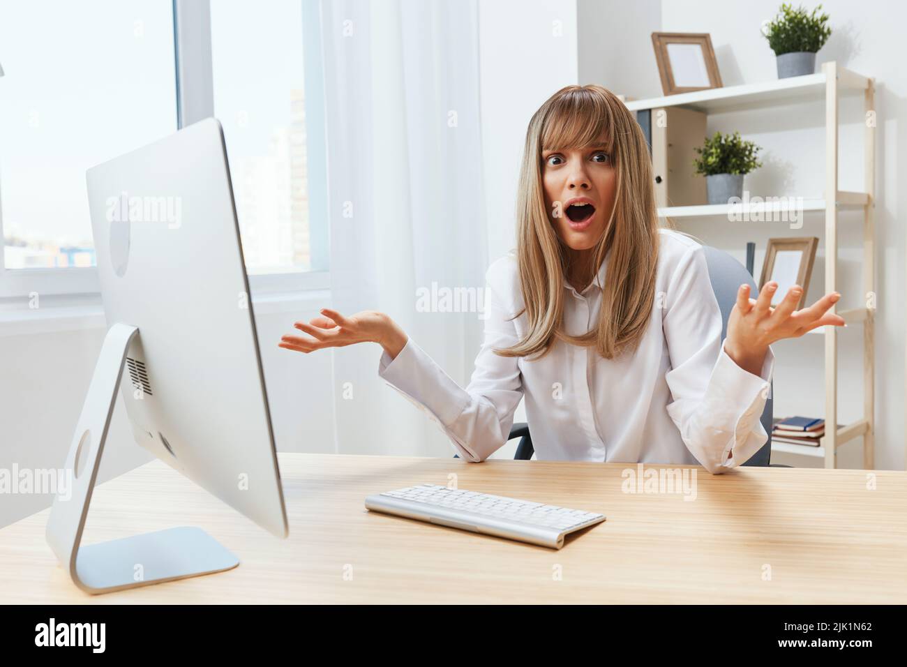 Critical thinking analysis hi-res stock photography and images - Alamy