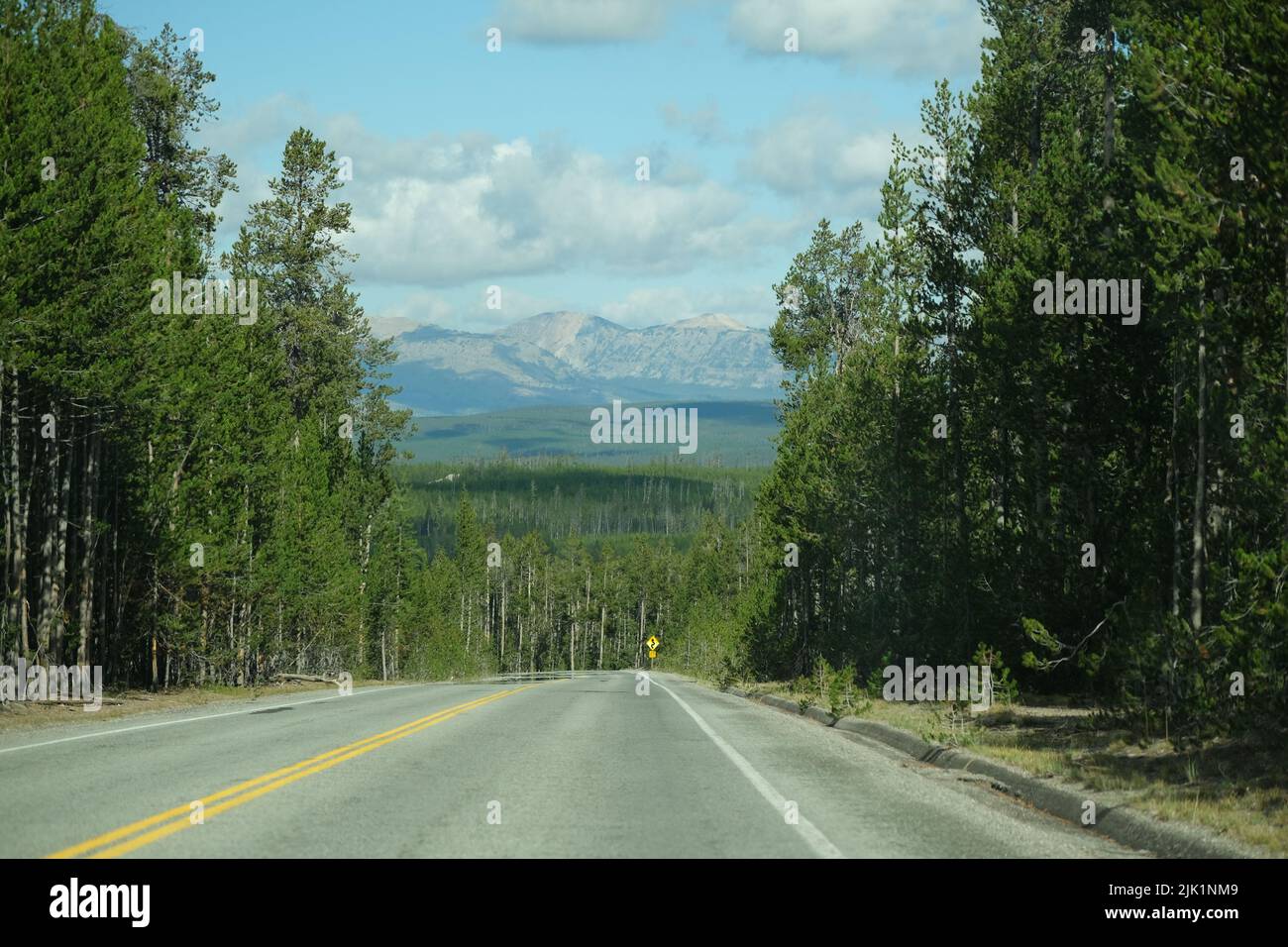 Driving in yellowstone national park hi-res stock photography and images - Alamy