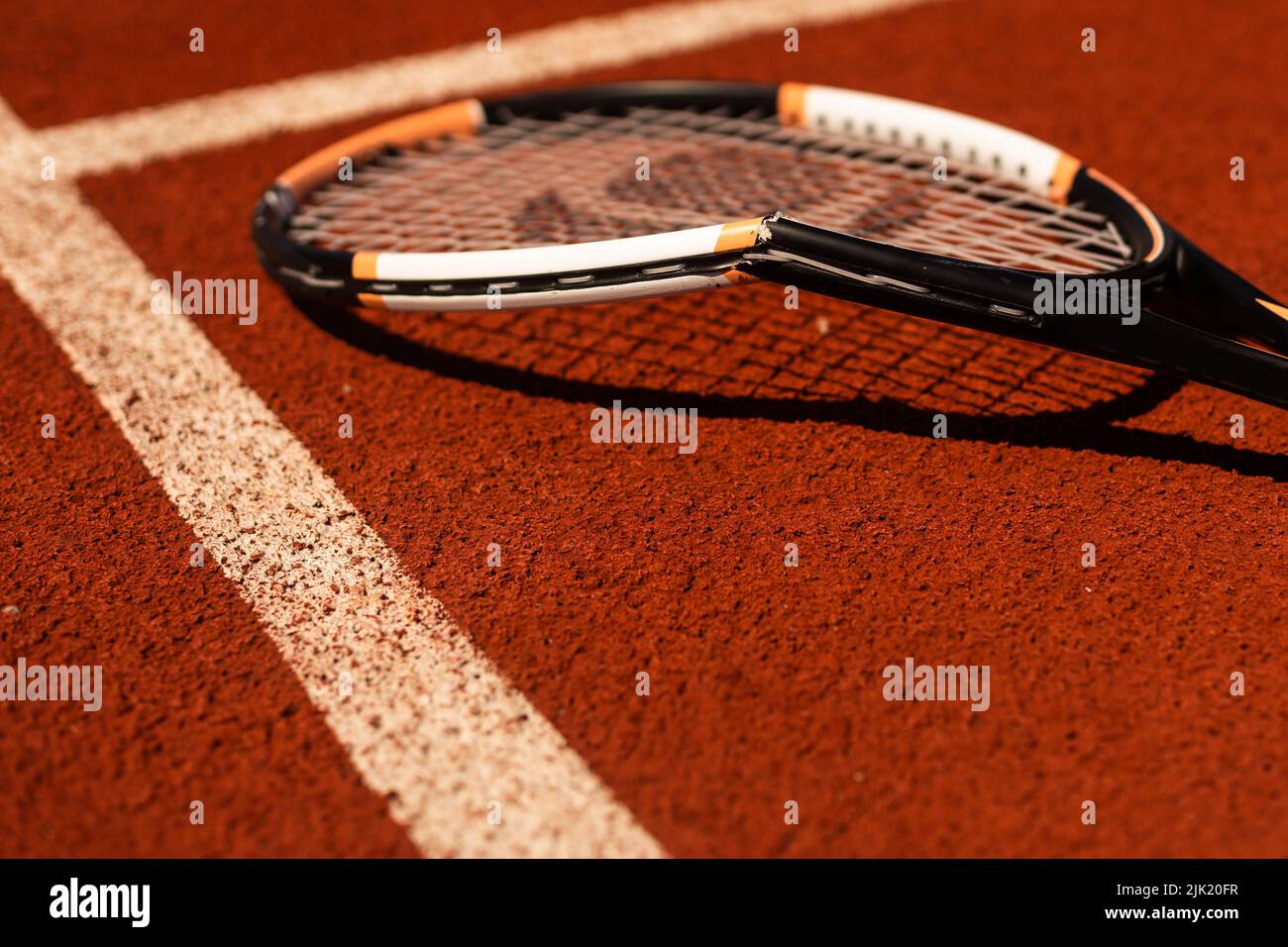 Broken tennis racket hi-res stock photography and images - Alamy