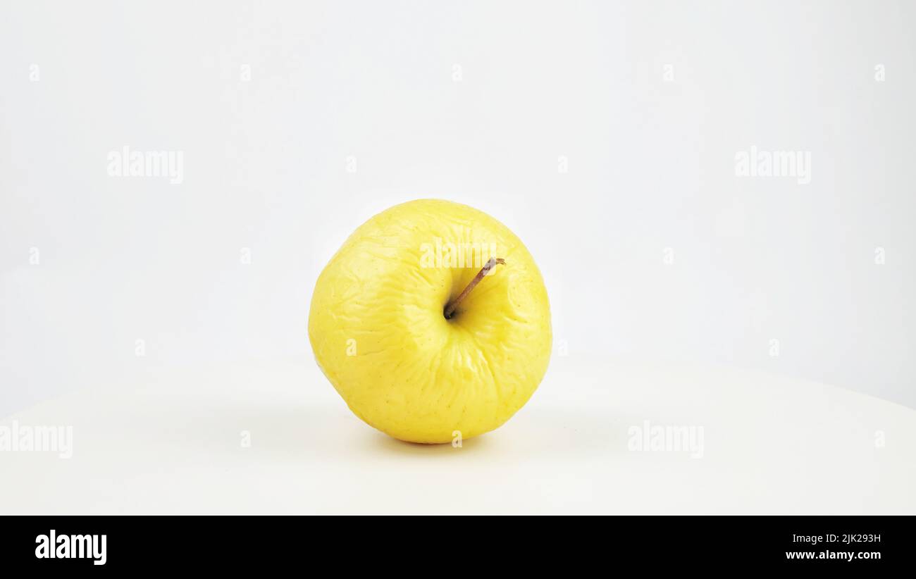 Shiny yellow delicious apple hi-res stock photography and images - Alamy
