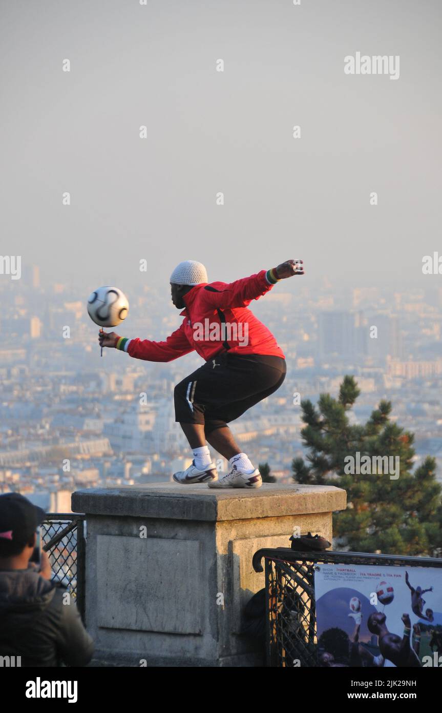 Urban acrobat paris hi-res stock photography and images - Alamy