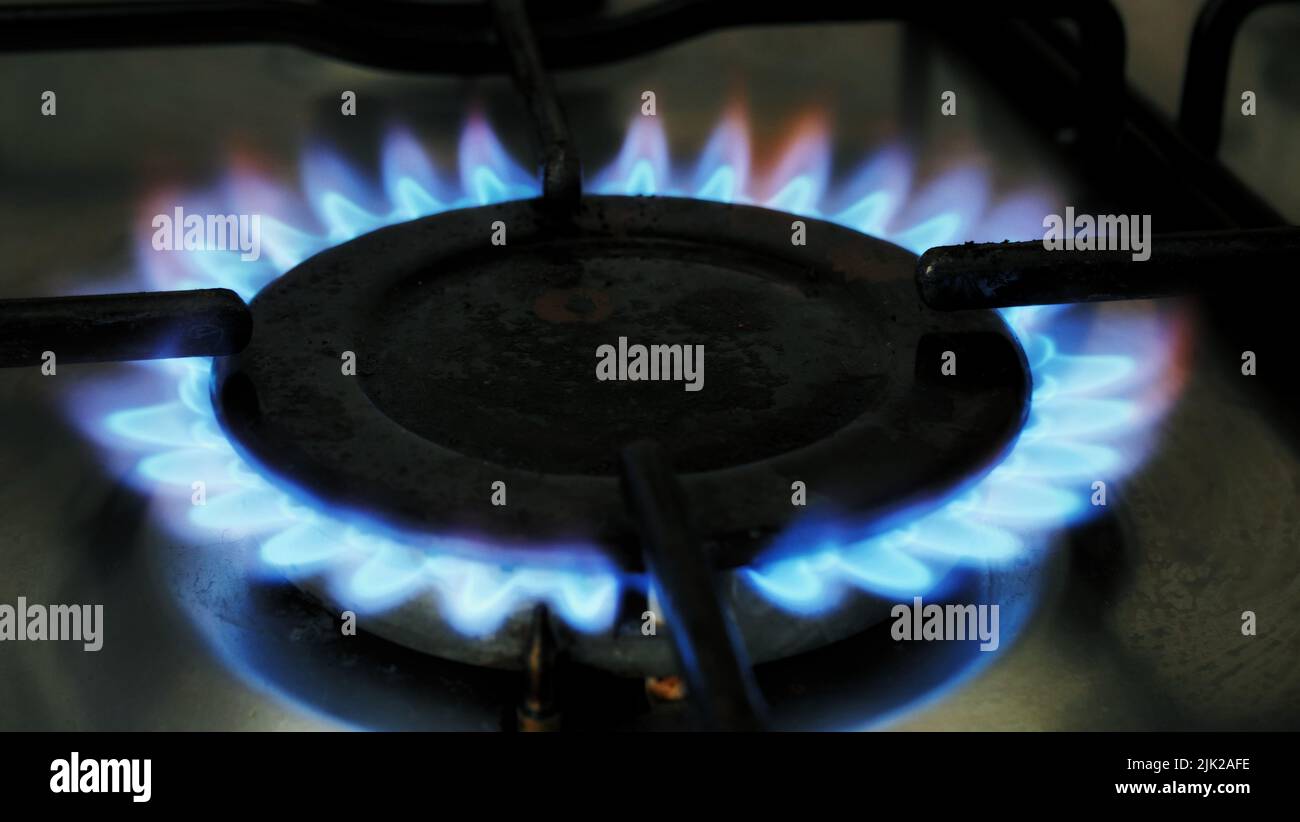 Gas ring burning with blue flames on a domestic cooker or stove Stock ...