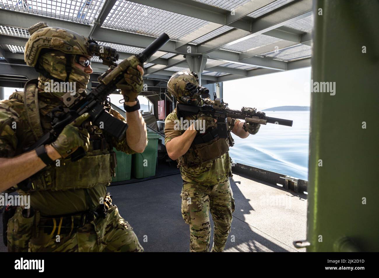 Members of U.S. Naval Special Warfare Task Unit Europe (NSWTU-E ...