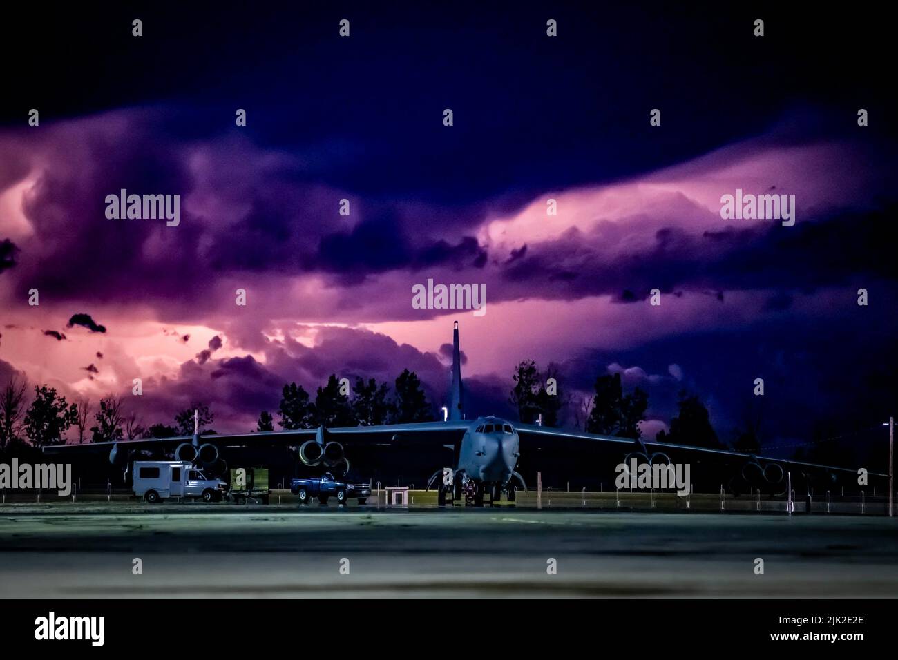 5th Aircraft Maintenance Squadron Airmen work quickly to prepare B-52Hs ...