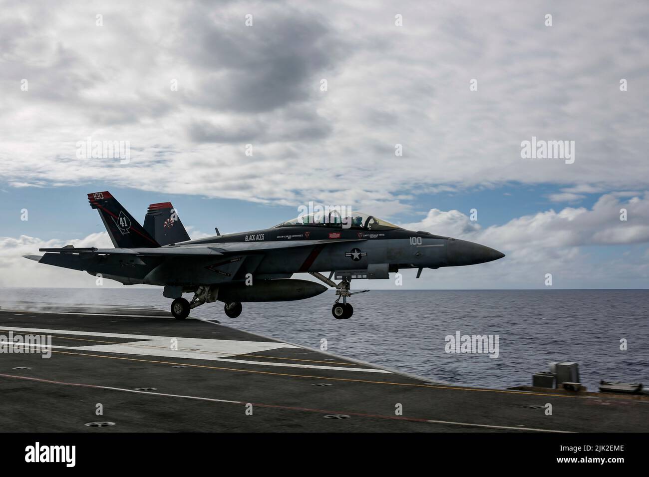 220726-N-MM912-2090 PACIFIC OCEAN (July 26, 2022) An F/A-18F Super ...
