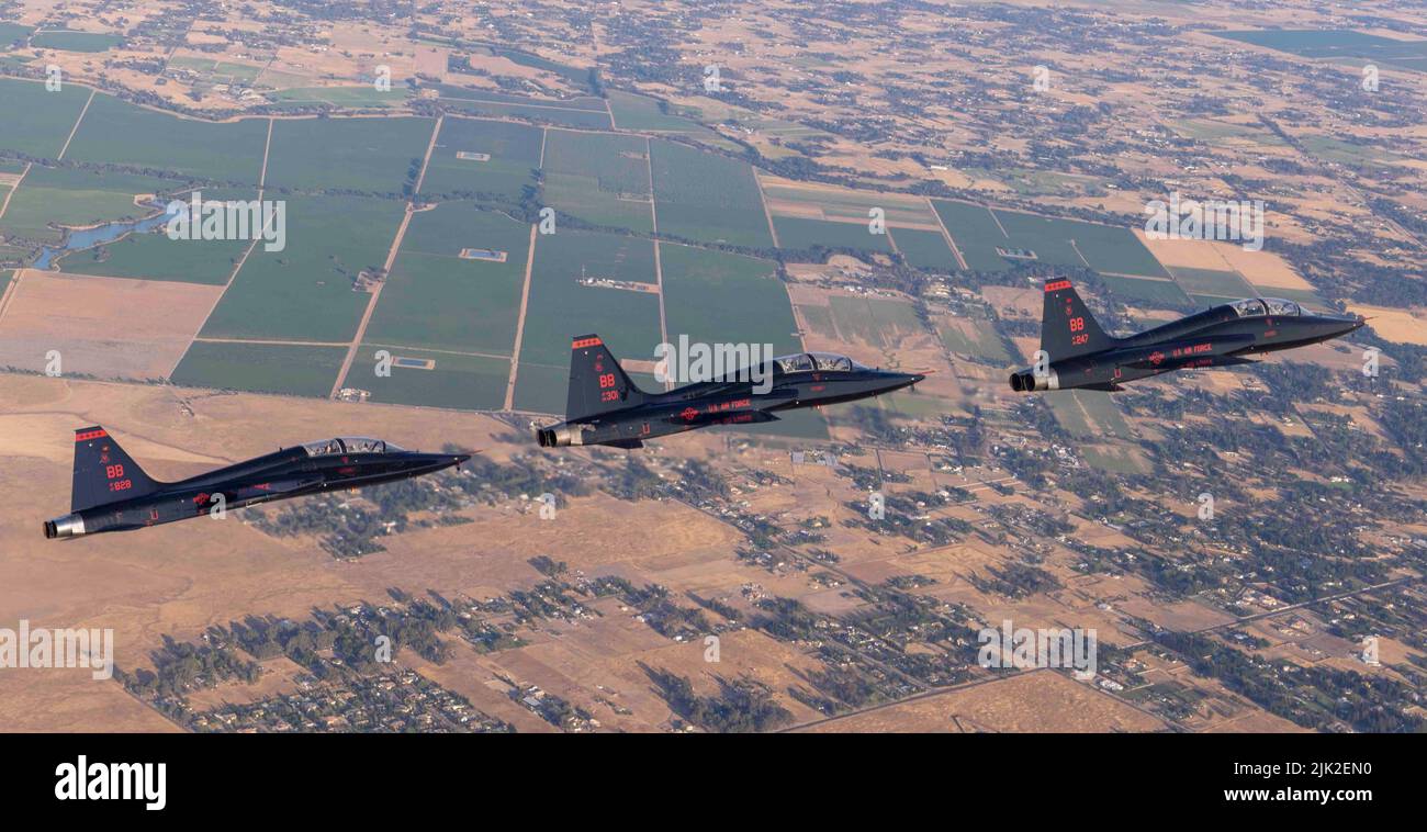 A T-38 Talon four-ship formation flies over the Lamar Hunt U.S. Open ...