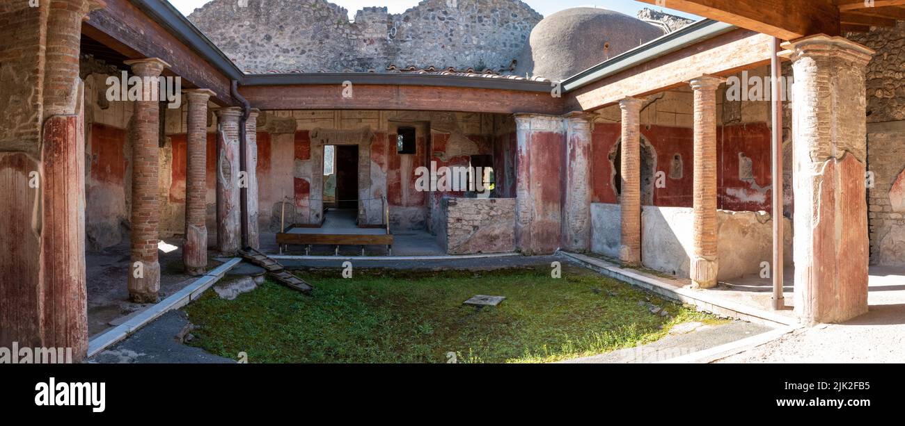 Yard in a typical Roman villa of the ancient Pompeii, Southern Italy ...