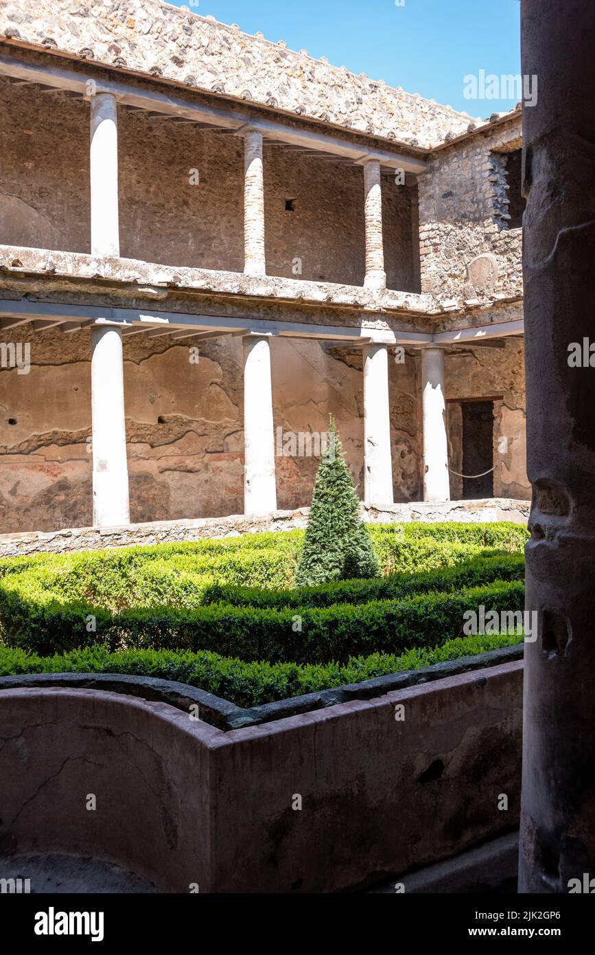 Yard in a typical roman villa of the ancient pompeii hi-res stock ...