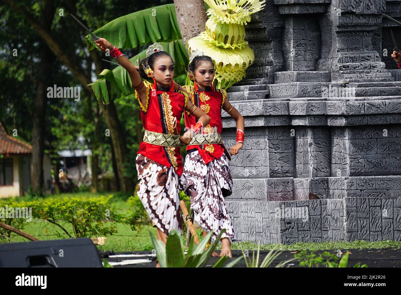 Tari ladrang mangungkung hi-res stock photography and images - Alamy