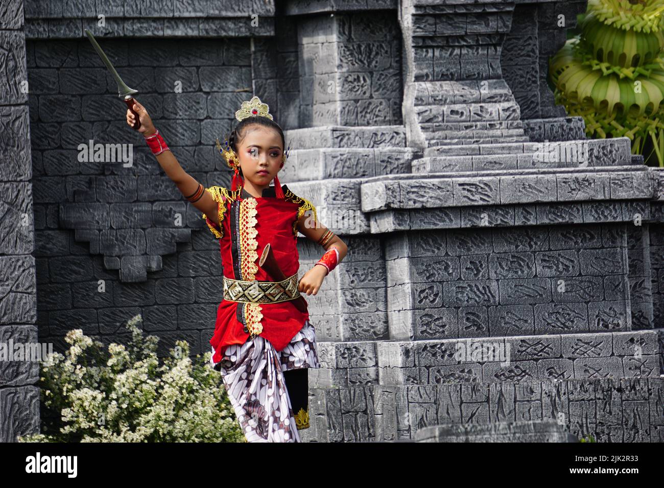 Indonesian perform Ladrang Mangungkung dance to celebrate world dance ...