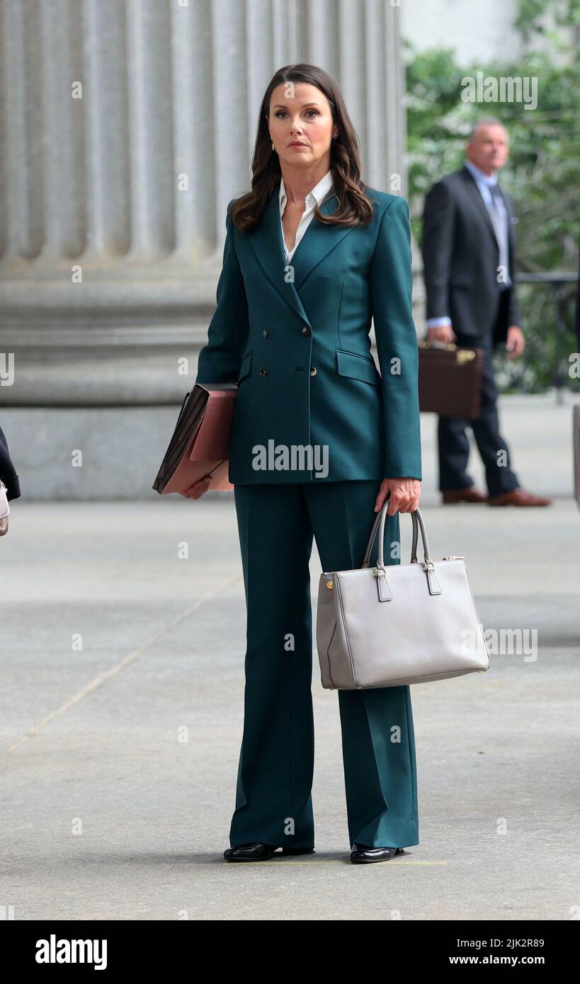 Bridget Moynahan On The Set Of ‘Blue Bloods’ -PICTURED: Bridget ...