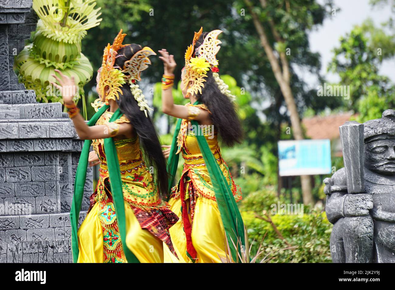 Kenyo dance hi-res stock photography and images - Alamy