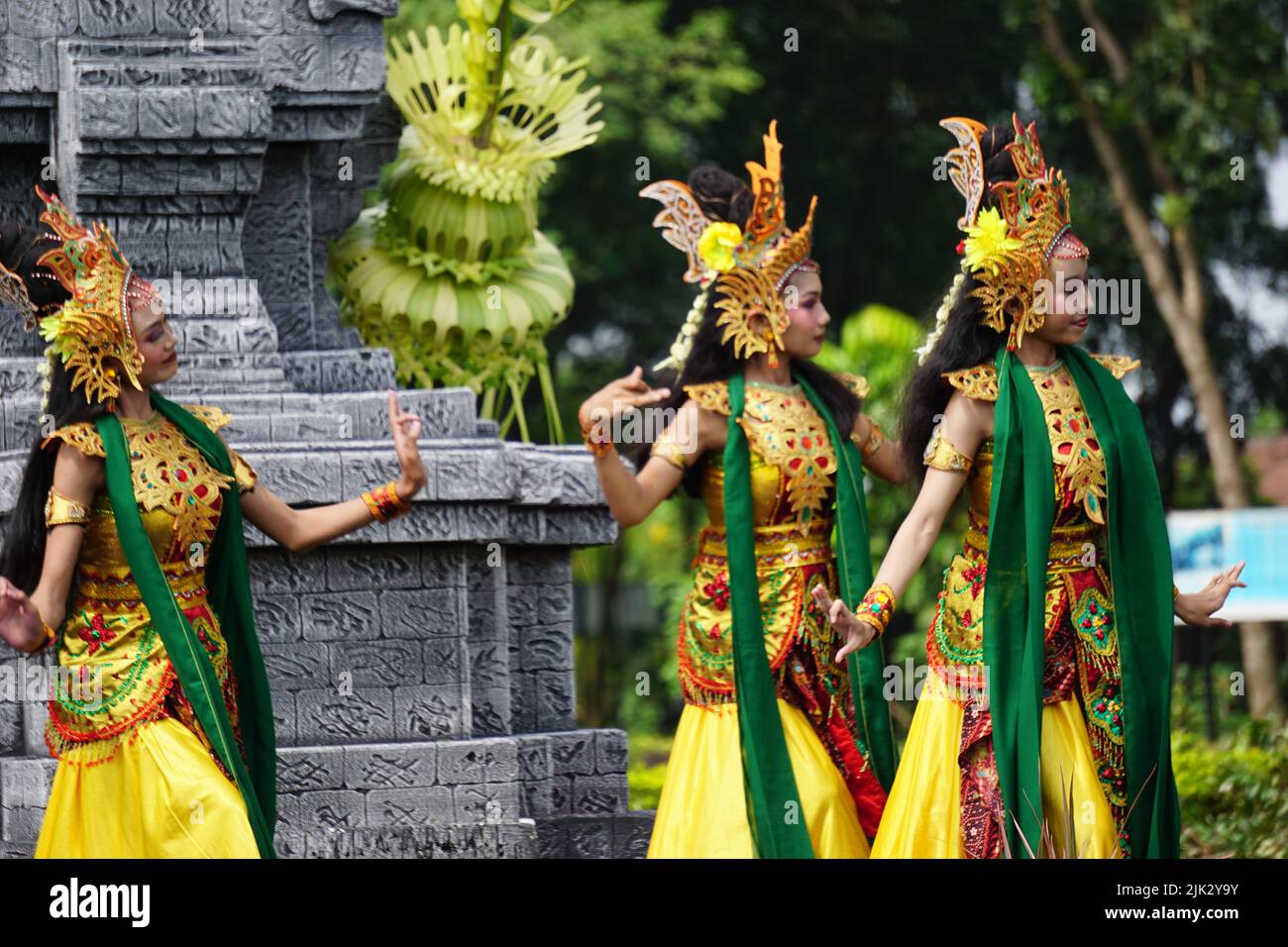 Tari kenyo hi-res stock photography and images - Alamy