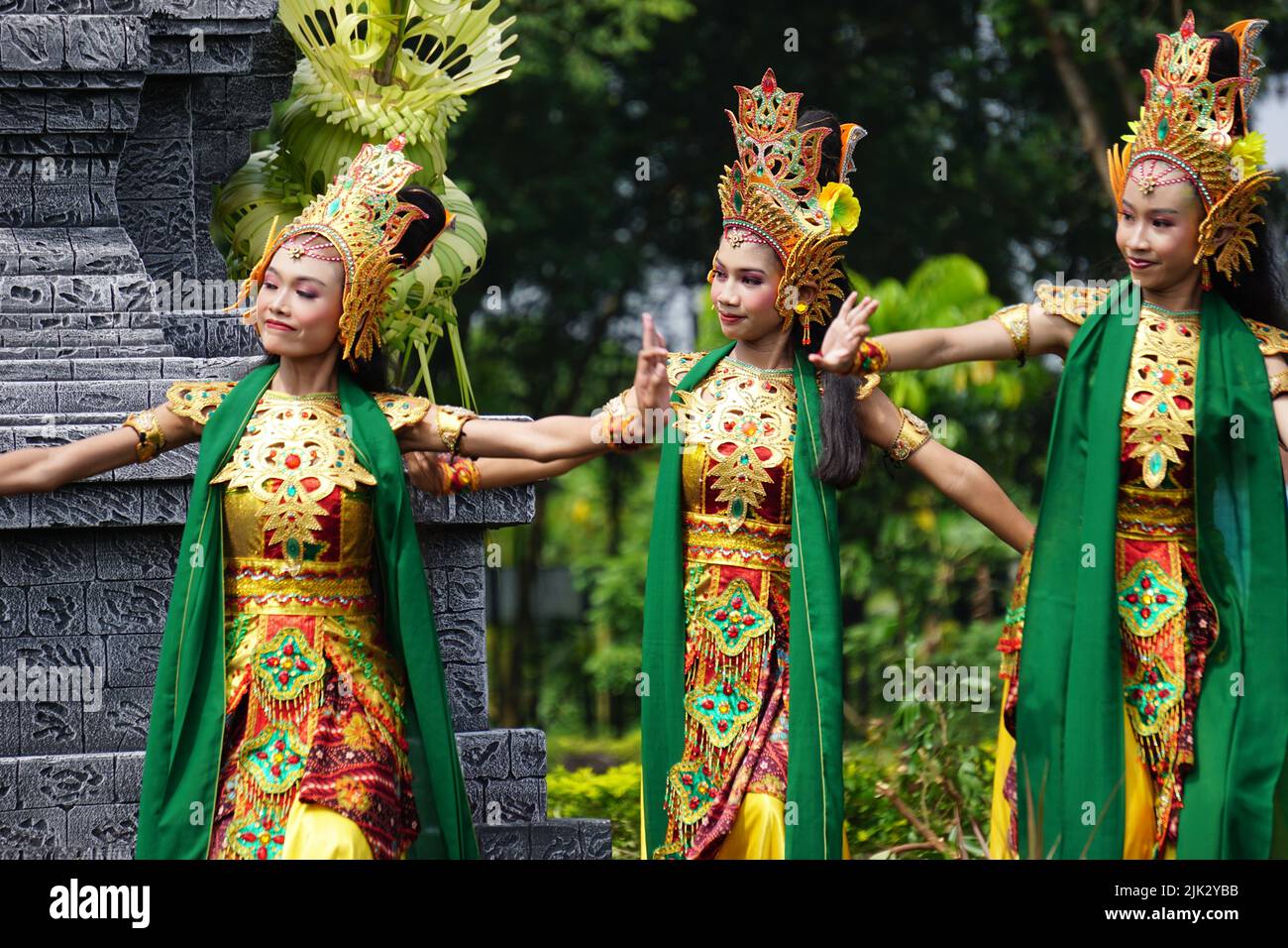 Tari kenyo hi-res stock photography and images - Alamy