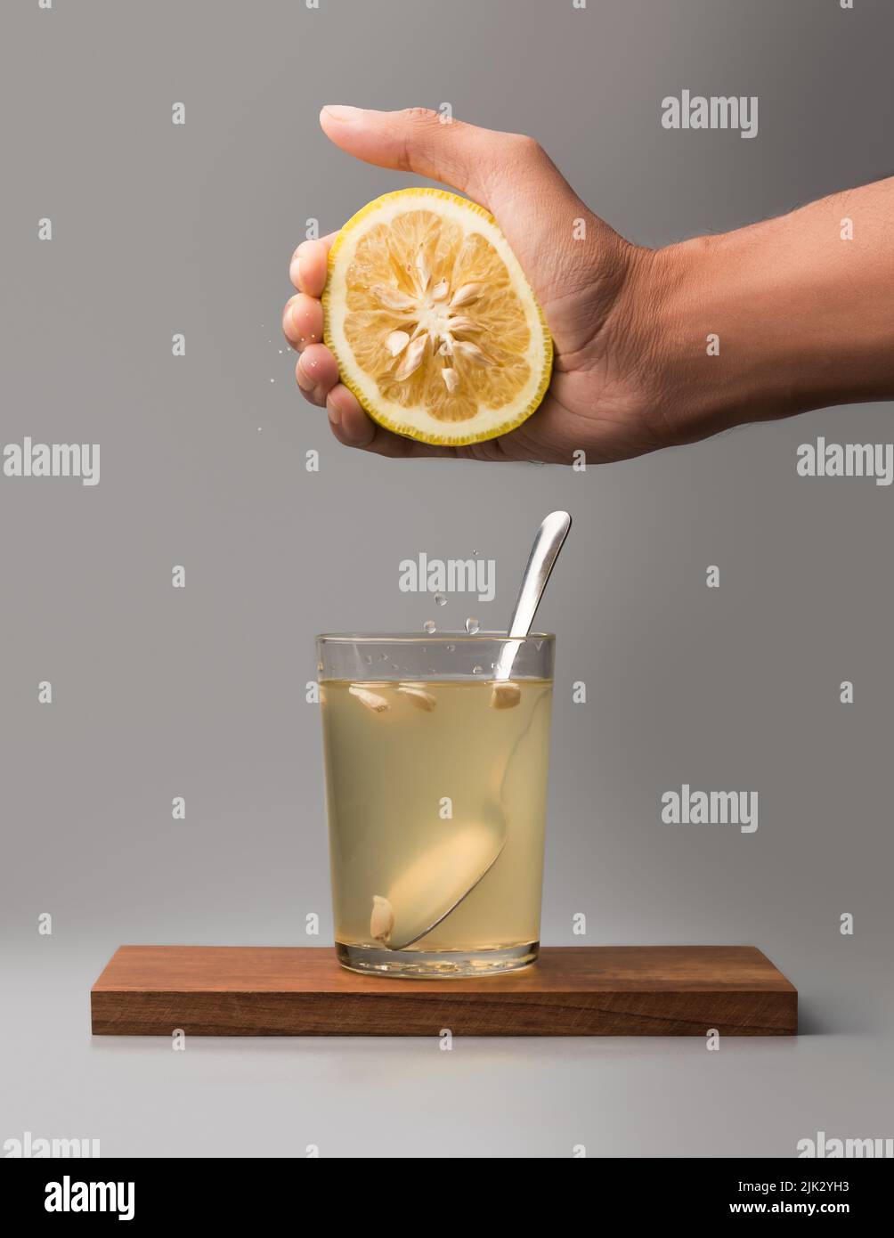 Squeezing fruit juice hi-res stock photography and images - Alamy