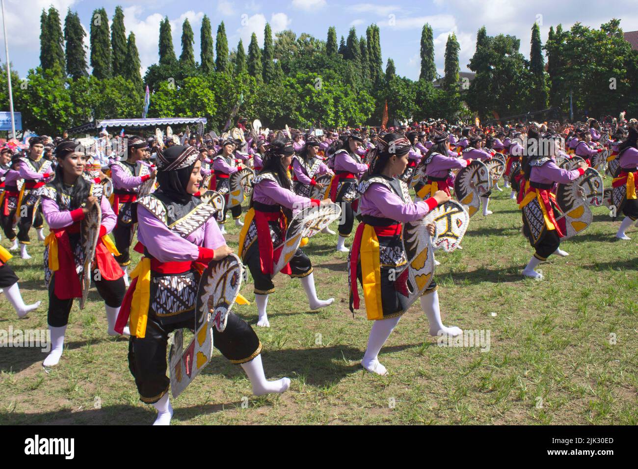 "Yogyakarta, Indonesia - May 2, 2019, breaking jathilan dancing (tari ...