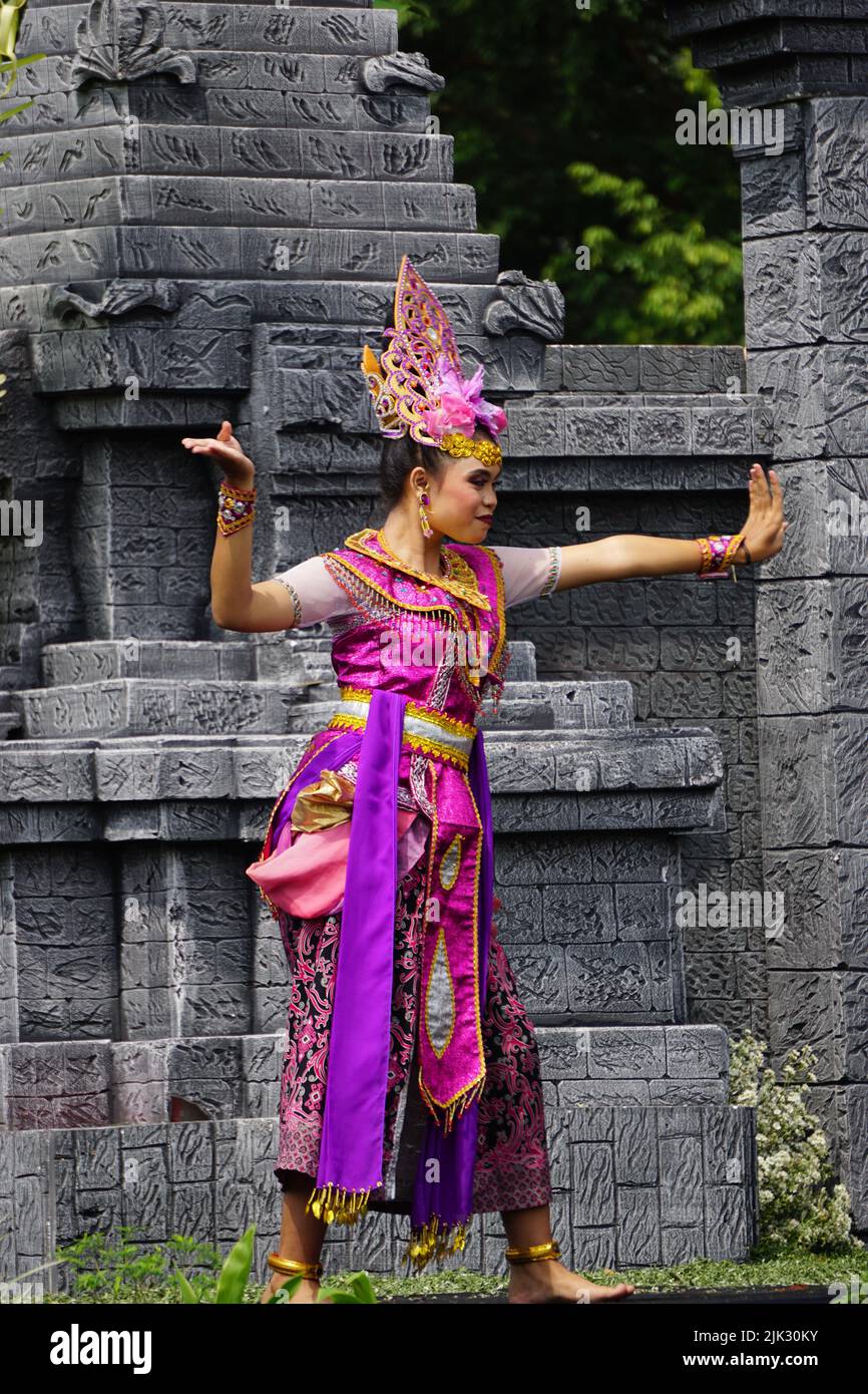 Daliar dance hi-res stock photography and images - Alamy