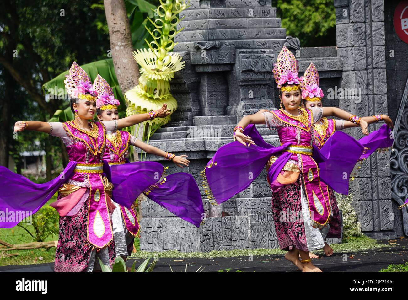 Tari daliar hi-res stock photography and images - Alamy