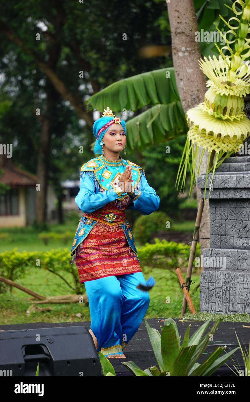 Indonesian perform minang ria dance to commemorate world dance day ...