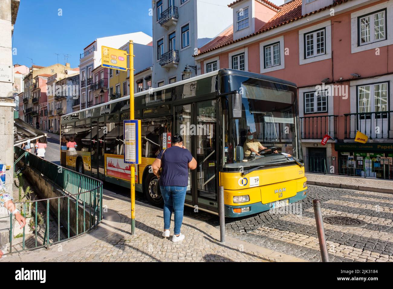 The city of Lisbon - Transportation in the city - Bus | La ville de ...
