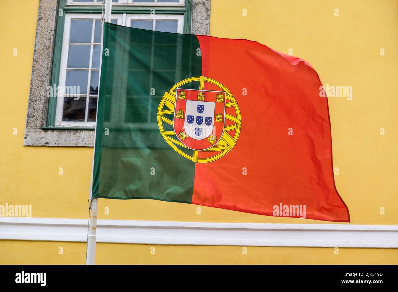 The city of Lisbon - Portuguese Flag | La ville de Lisbonne - Drapeau ...