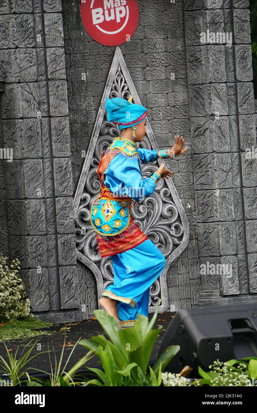 Indonesian perform minang ria dance to commemorate world dance day ...