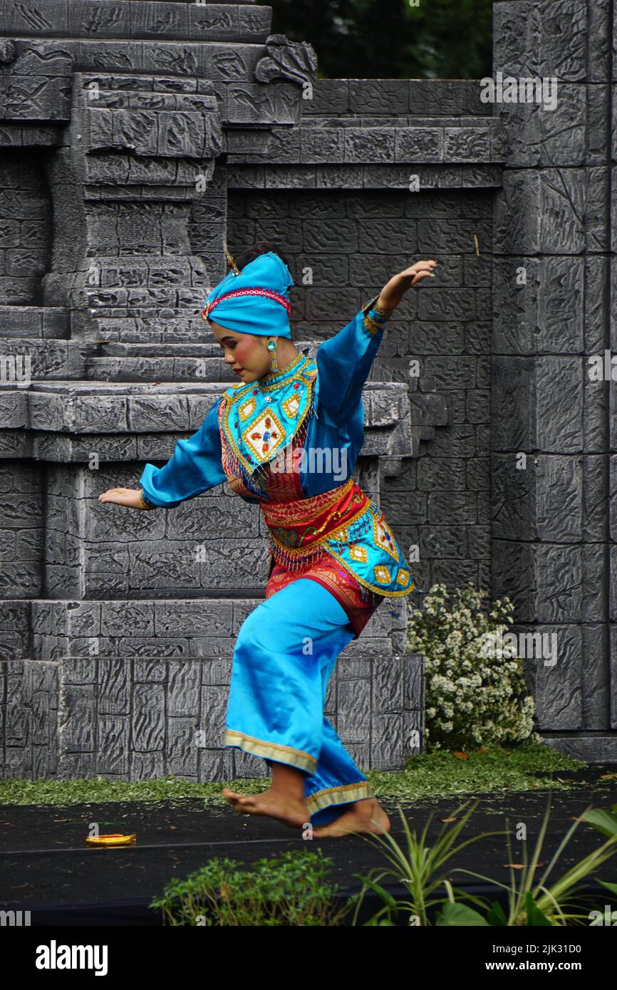 Minang crown hi-res stock photography and images - Alamy