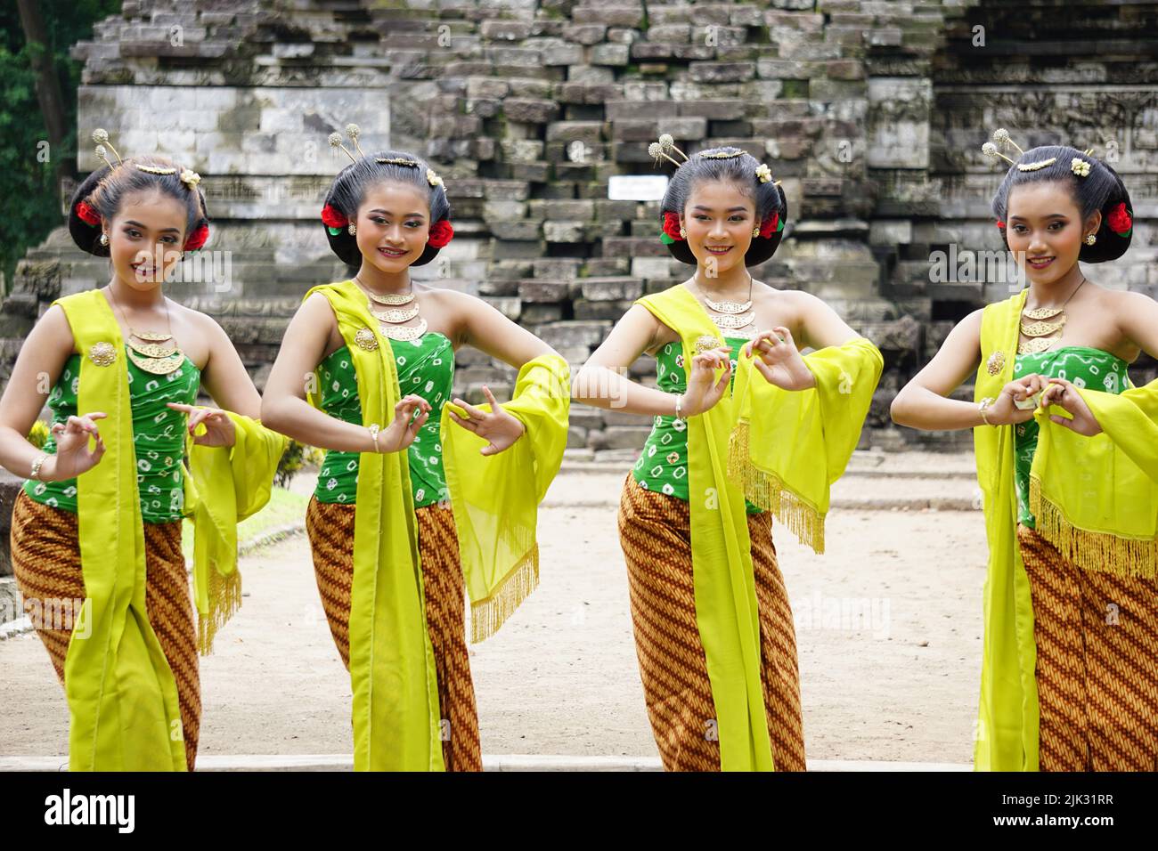 Kemben hi-res stock photography and images - Alamy