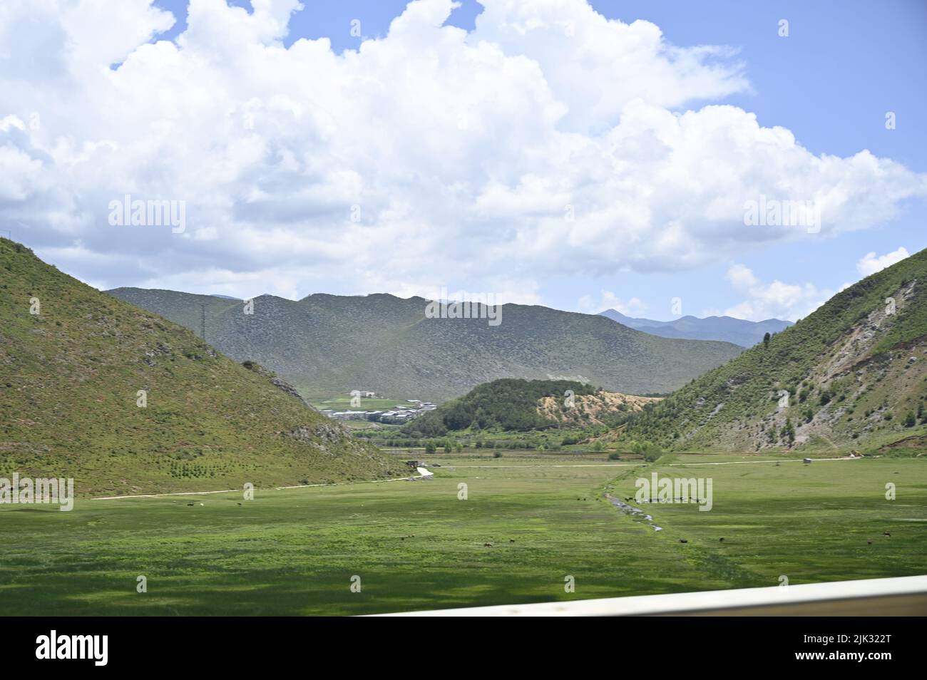 Explore and enjoy the wide open spaces of Napahai park in Shangri-La ...