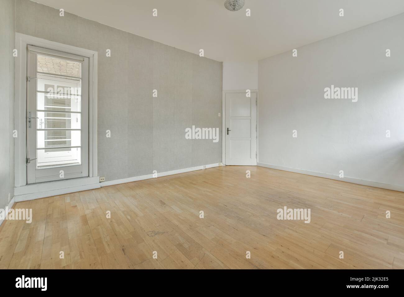 A cozy and spacious empty room in a luxury house Stock Photo - Alamy